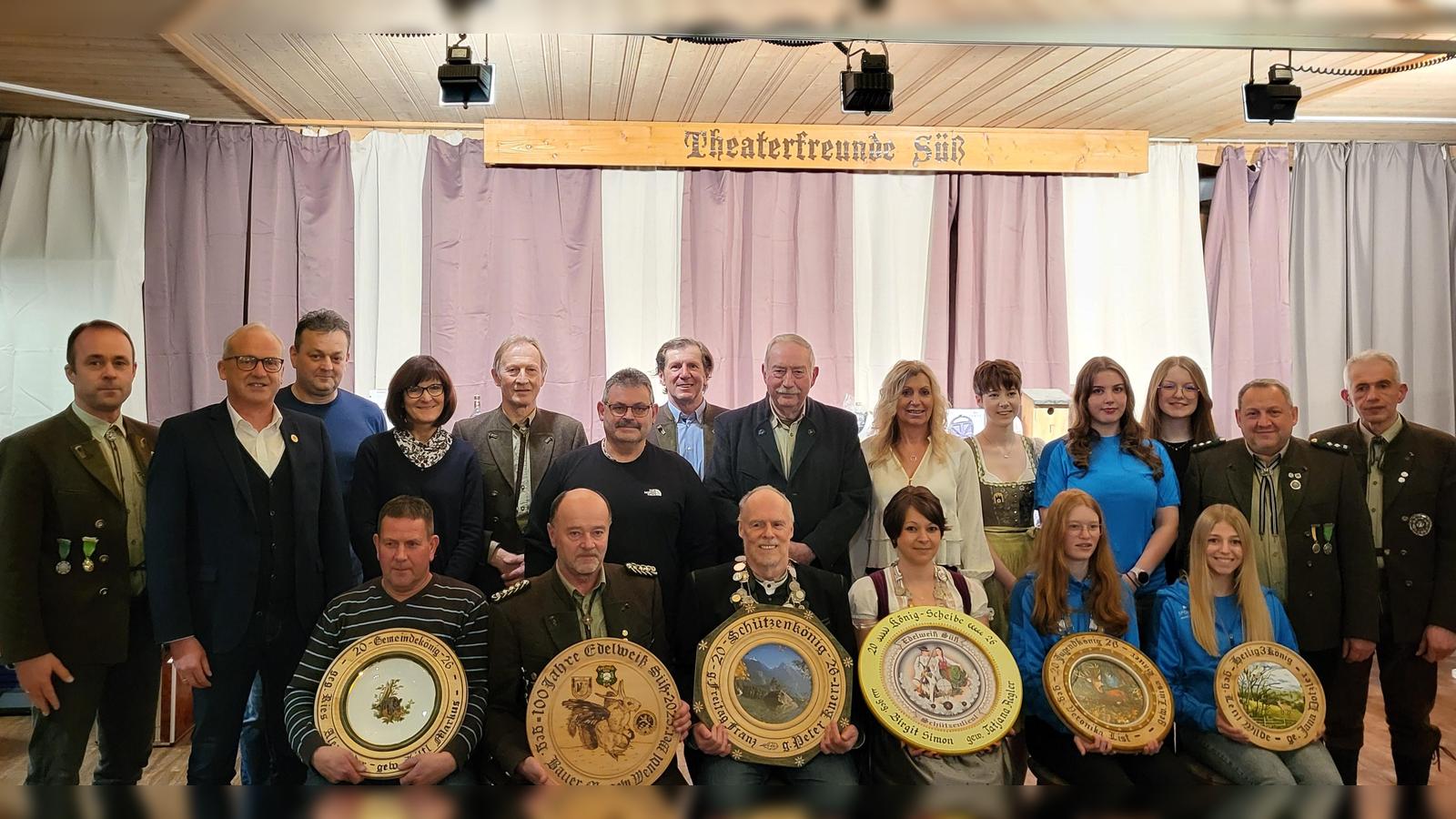 Ein Hoch auf Schützenkönig Peter Knerr und Schützenliesl Tatjana Regler ...