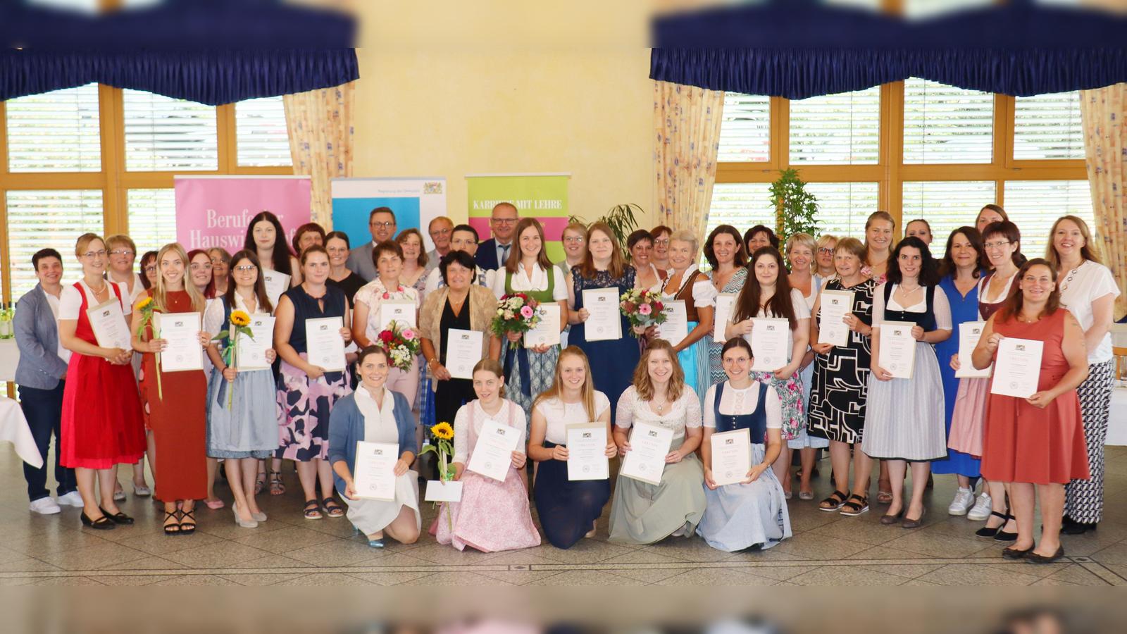 Freisprechungsfeier der Hauswirtschaft in der Oberpfalz-6 Absolventinnen aus dem Landkreis ...