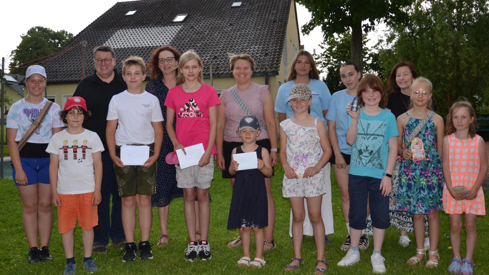 Mit vollem Eifer waren weit über 20 Kinder bei der Kirchen ...