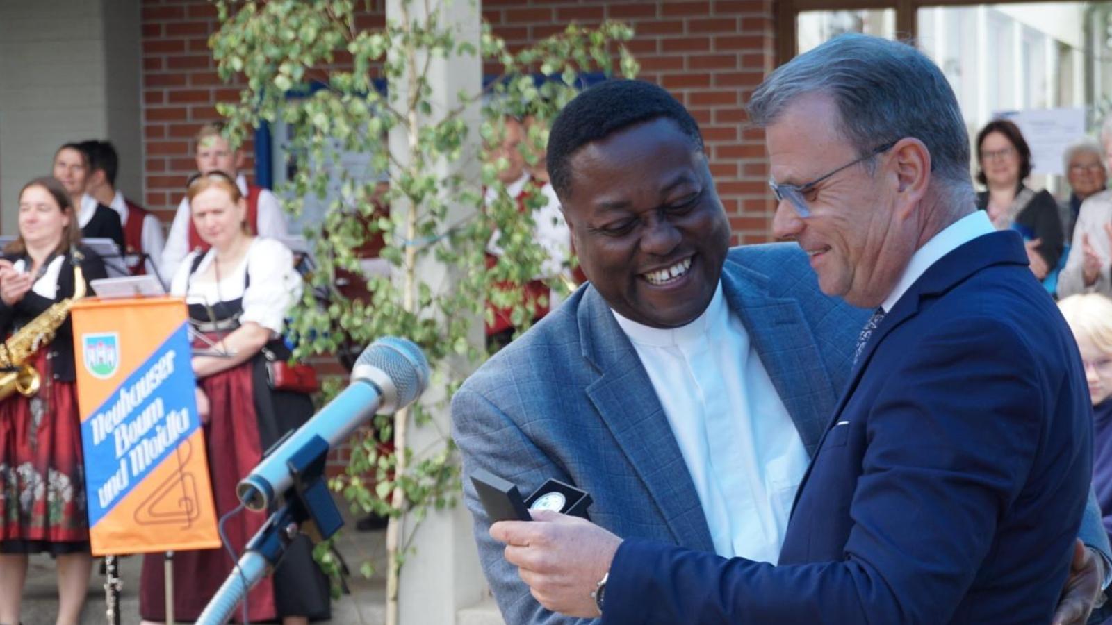 Abschied von Pfarrvikar Edwin Ozioko | oberpfalzdaheim.de